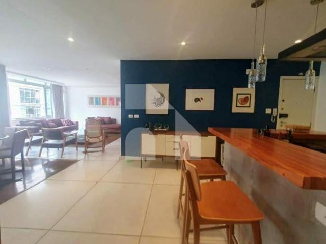Apartamento com 3 dormitórios, 1 suíte em Higienópolis reformado