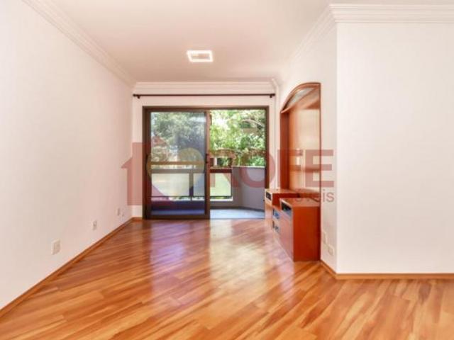 Apartamento com 3 dormitórios, 1 suíte, 1 vaga e com 101m² Moema