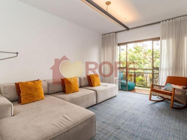 Apartamento com 3 dormitórios, 1 suíte, 2 vagas e com 110m² Moema