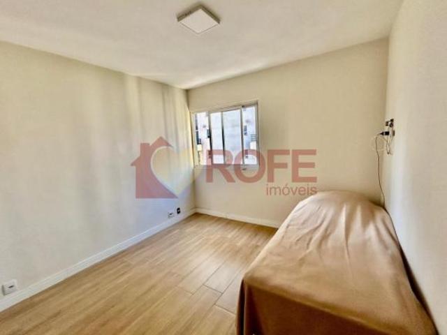 Apartamento com 3 dormitórios, 1 suíte, 2 vagas e com 140 m² Moema