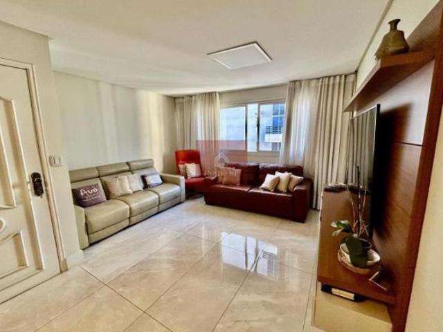 Apartamento com 3 dormitórios, 1 suíte, 2 vagas e com 140m² Moema