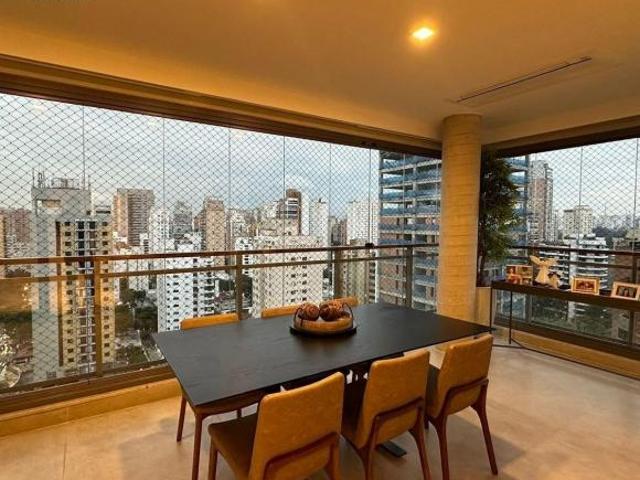 Apartamento com 3 dormitórios 2 vagas a venda em Moema