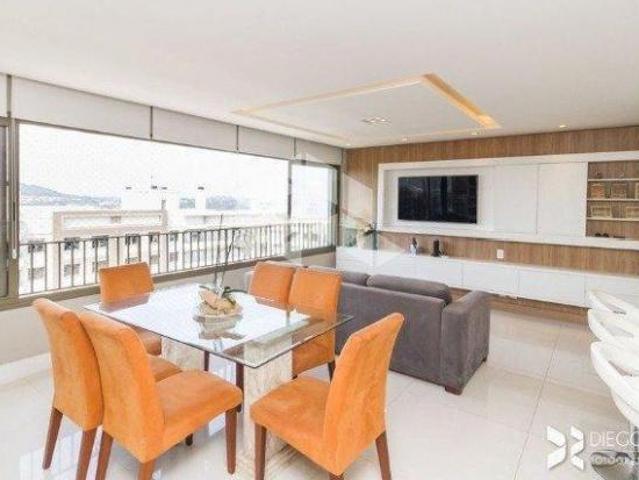 Apartamento com 3 dormitórios, 2 vagas de garagem no bairro Cavalhada