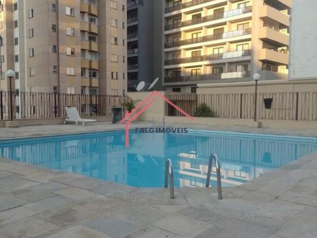 Apartamento, com 3 dormitórios uma suíte, 2 vagas, com um pequeno quintal, local privilegiado, próxi