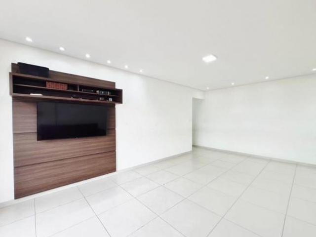 Apartamento com 3 dormitórios à venda no Embaré