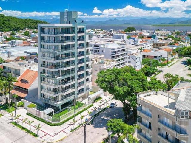 Apartamento com 3 dormitórios à venda por R$ 1.600.000,00 Centro Guaratuba/PR