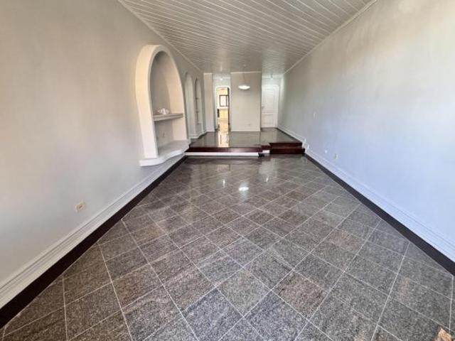 Apartamento com 3 dormitórios à venda, 160 m² por R$ 700.000,00 E