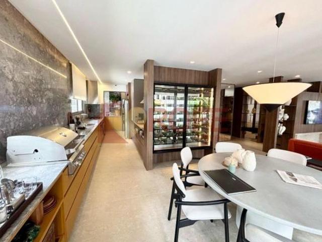Apartamento com 3 dormitórios à venda, 161 m² por R$ 4.000.000,00 Moema São Paulo/SP