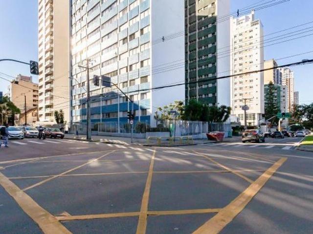 Apartamento com 3 dormitórios à venda, 121 m² por R$ 840.000,00 Agua Verde Curitiba/PR