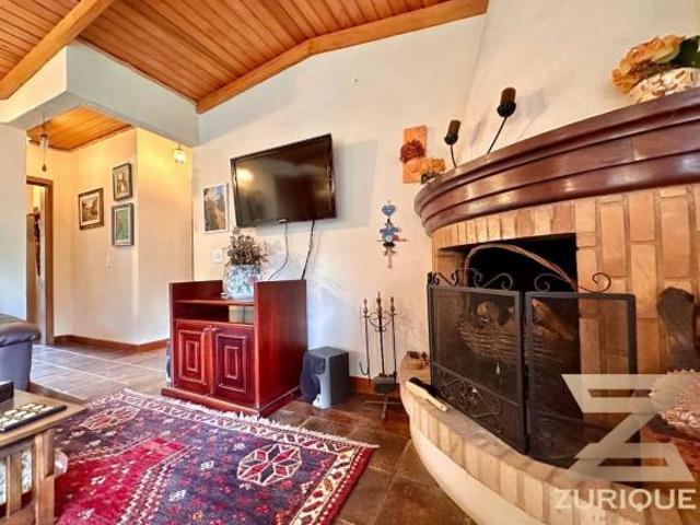 Apartamento com 3 dormitórios à venda, 130 m² por R$ 1.050.000,00 Vila Capivari Campos do Jordão