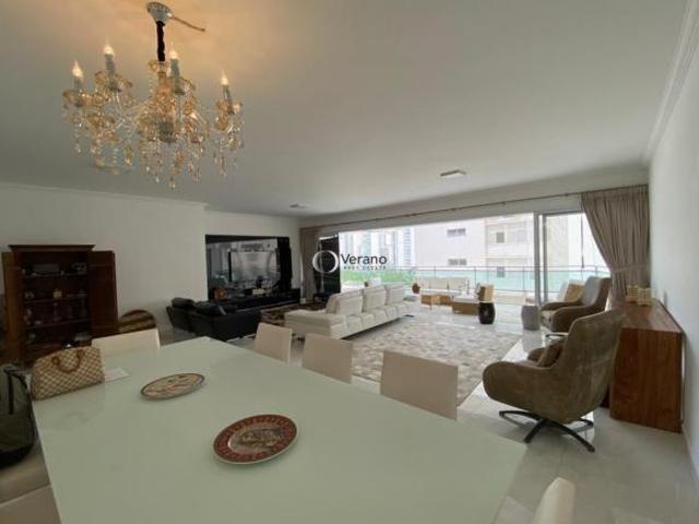 Apartamento com 3 dormitórios à venda, 240 m² por R$ 1.650.000,00