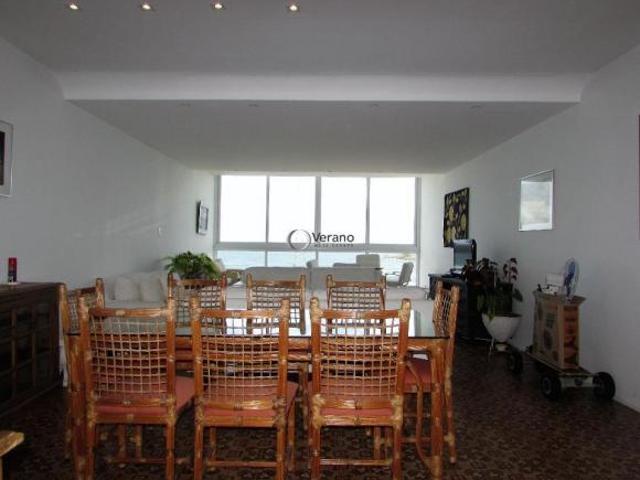 Apartamento com 3 dormitórios à venda, 213 m² por R$ 1.800.000,00