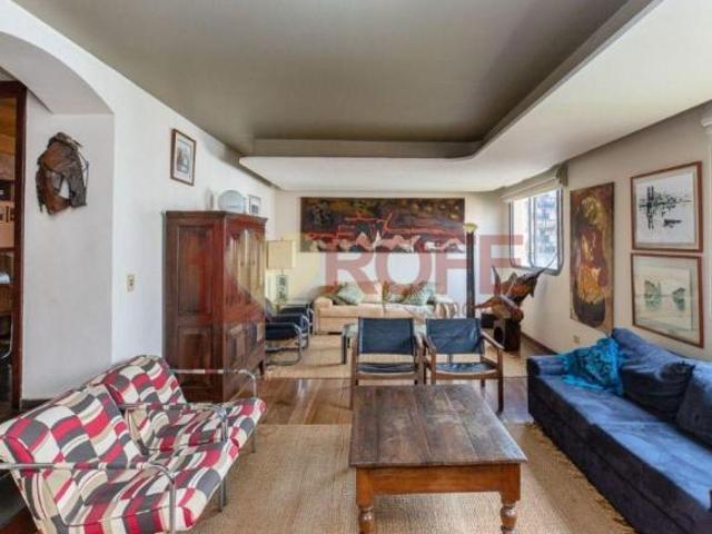 Apartamento com 3 dormitórios à venda, 210 m²