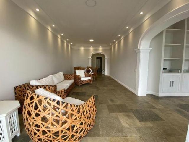 Apartamento com 3 dormitórios à venda, 217 m² por R$ 1.300.000,00