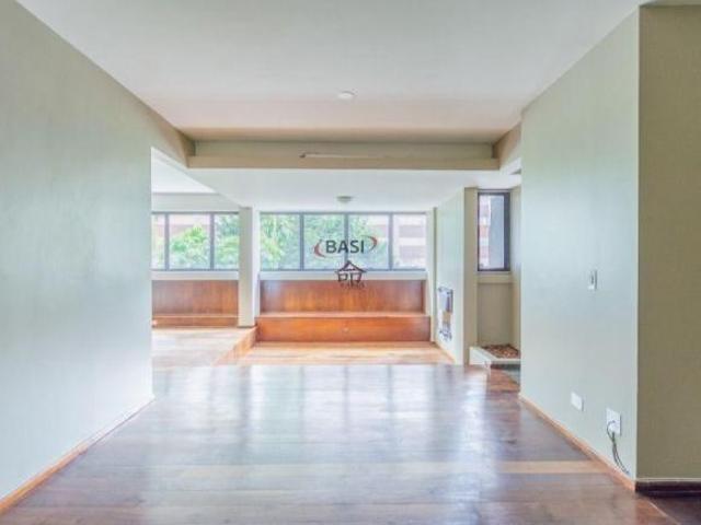 Apartamento com 3 dormitorios, Bigorrilho
