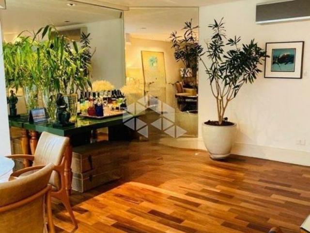 Apartamento com 3 dormitórios com 3 vagas de garagem á venda no Morumbi