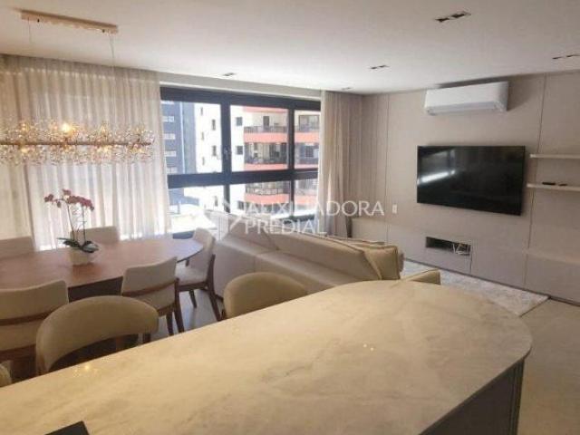 Apartamento com 3 dormitórios, com suíte, mobiliado, ao lado 4 praças na Praia Grande em Torres