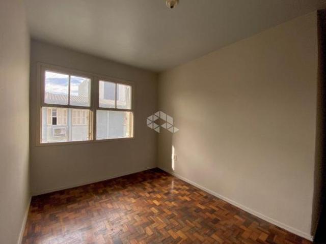 Apartamento com 3 dormitórios, cozinha americana, piso parquet, banheira, estacionamento, 61 metros