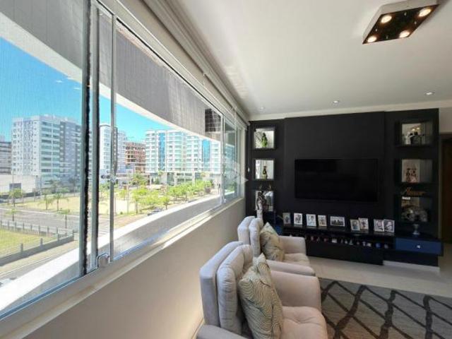 Apartamento com 3 dormitórios de frente para praça, mobiliado com box/vaga de garagem na Zona Nova