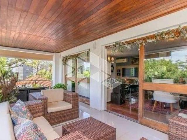 Apartamento com 3 dormitórios e ampla sacada no bairro Auxiliadora