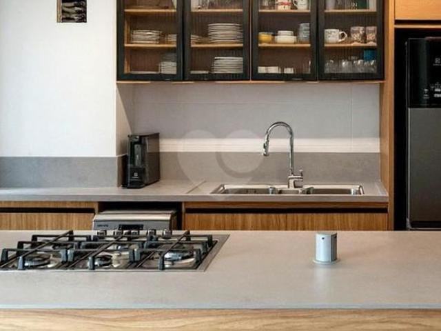 Apartamento com 3 dormitórios e excelente localização no Alto da Lapa