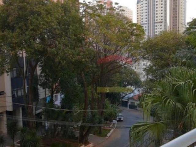 Apartamento com 3 dormitórios e uma suite na aclimação