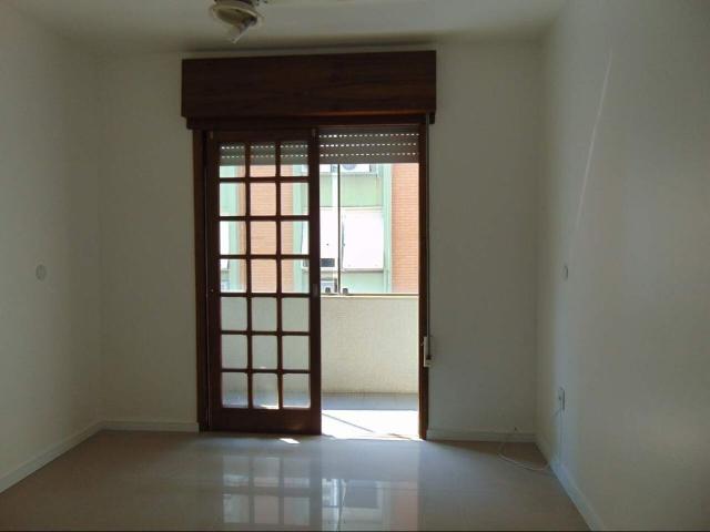Apartamento com 3 dormitórios e 1 vaga de garagem no bairro Moinhos de Vento COD: 3977