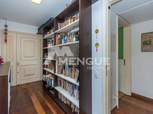 Apartamento com 3 dormitórios e 2 vagas à venda no bairro Mont Serrat por R$ 920.000,00