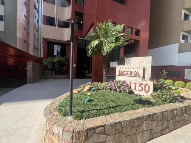 Apartamento com 3 dormitórios e 2 vagas de garagem no Batel