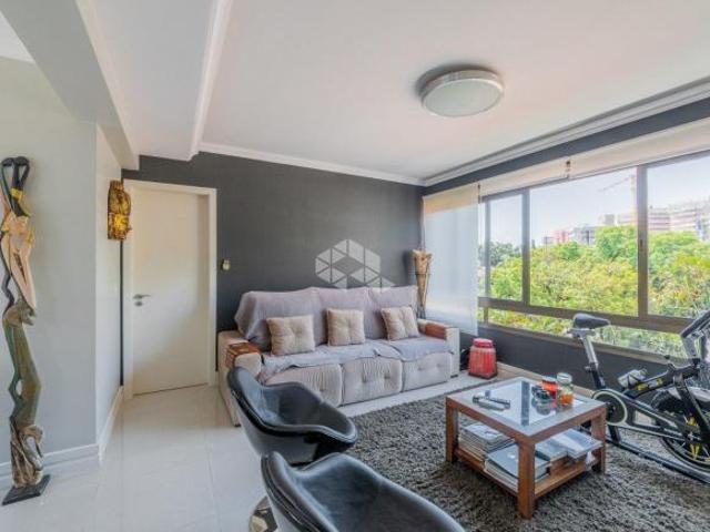 Apartamento com 3 dormitórios e 3 vagas no Petrópolis