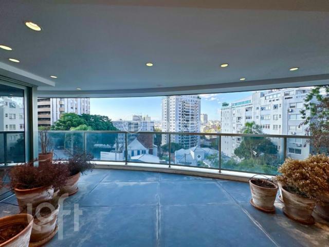 Apartamento com 3 dormitórios em Porto Alegre