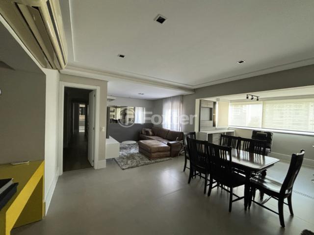 Apartamento com 3 dormitórios em Porto Alegre