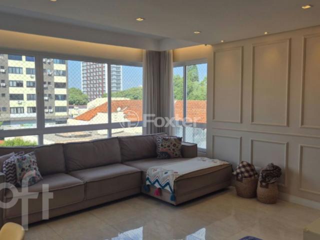 Apartamento com 3 dormitórios em Porto Alegre