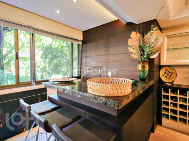Apartamento com 3 dormitórios em Porto Alegre