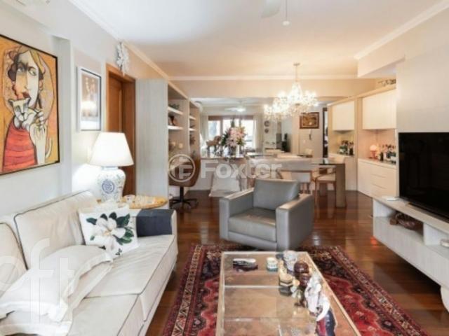 Apartamento com 3 dormitórios em Porto Alegre