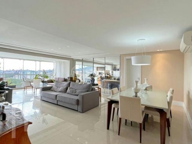 Apartamento com 3 dormitórios em Porto Alegre