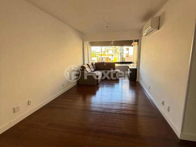 Apartamento com 3 dormitórios em Porto Alegre