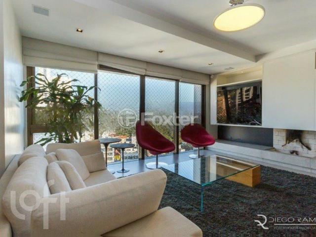 Apartamento com 3 dormitórios em Porto Alegre
