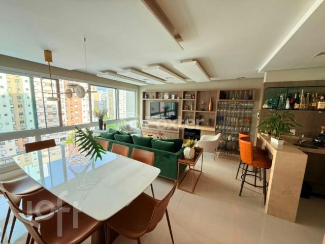 Apartamento com 3 dormitórios em Porto Alegre