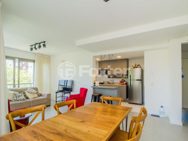 Apartamento com 3 dormitórios em Porto Alegre