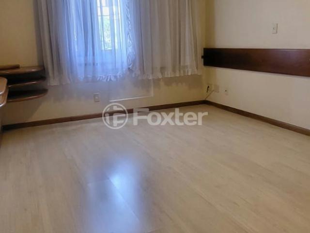 Apartamento com 3 dormitórios em Porto Alegre