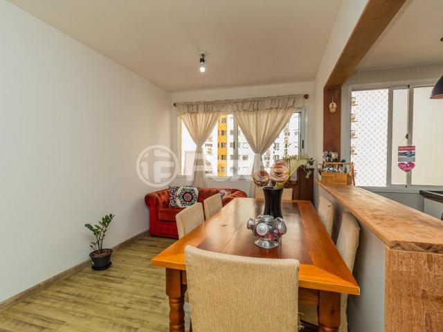 Apartamento com 3 dormitórios em Porto Alegre