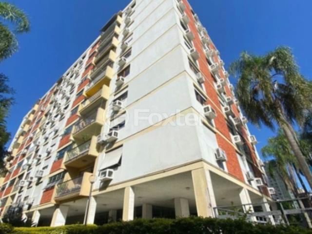 Apartamento com 3 dormitórios em Porto Alegre