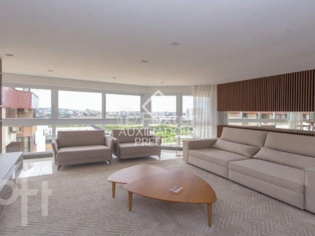Apartamento com 3 dormitórios em Porto Alegre