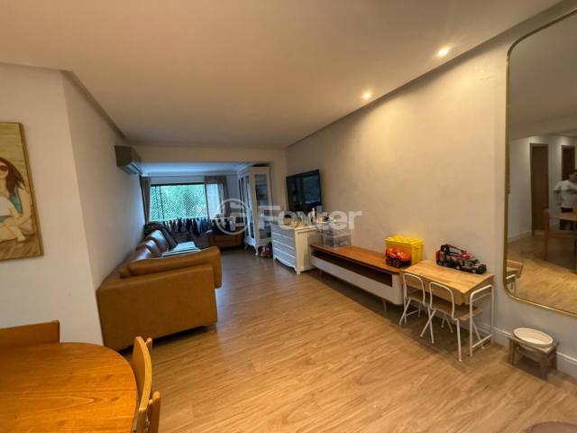 Apartamento com 3 dormitórios em Porto Alegre