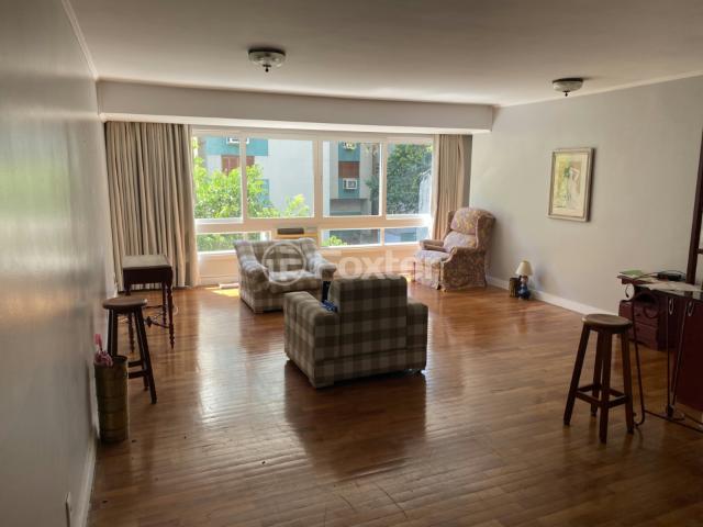 Apartamento com 3 dormitórios em Porto Alegre