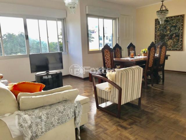 Apartamento com 3 dormitórios em Porto Alegre