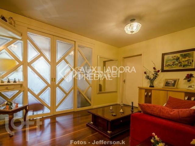 Apartamento com 3 dormitórios em Porto Alegre