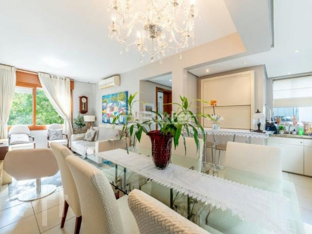 Apartamento com 3 dormitórios em Porto Alegre