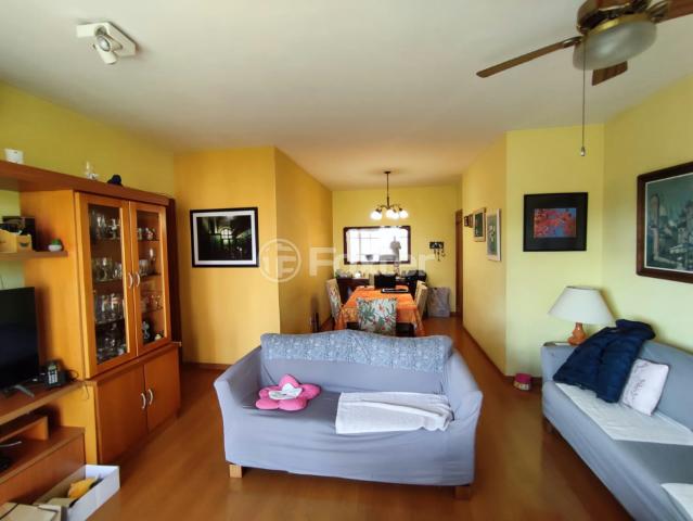 Apartamento com 3 dormitórios em Porto Alegre